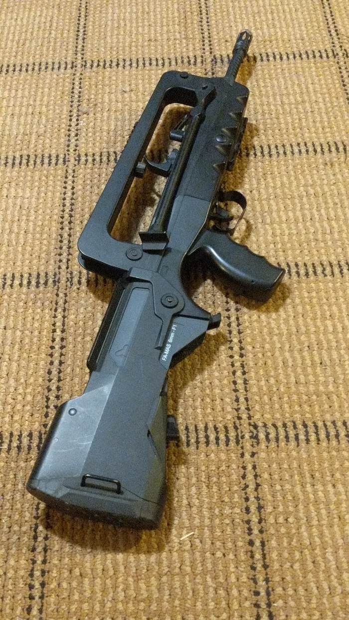 SOLD FAMAS | HopUp Airsoft