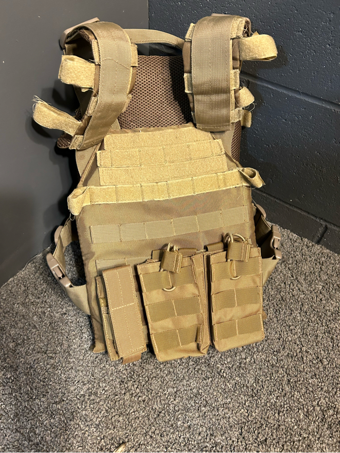 Plate carrier with pouches and inserts | HopUp Airsoft