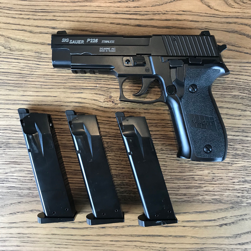 SOLD KJW SIG Sauer P226 GBB +2 extra magazines | HopUp Airsoft