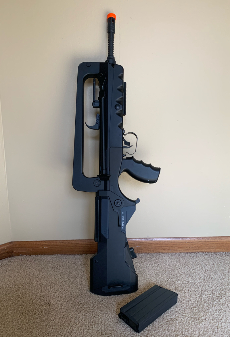 SOLD Famas (Cybergun) AEG 385 FPS, Black | HopUp Airsoft