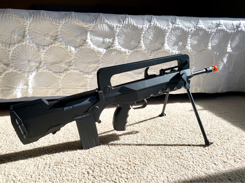 SOLD Famas (Cybergun) AEG 385 FPS, Black | HopUp Airsoft