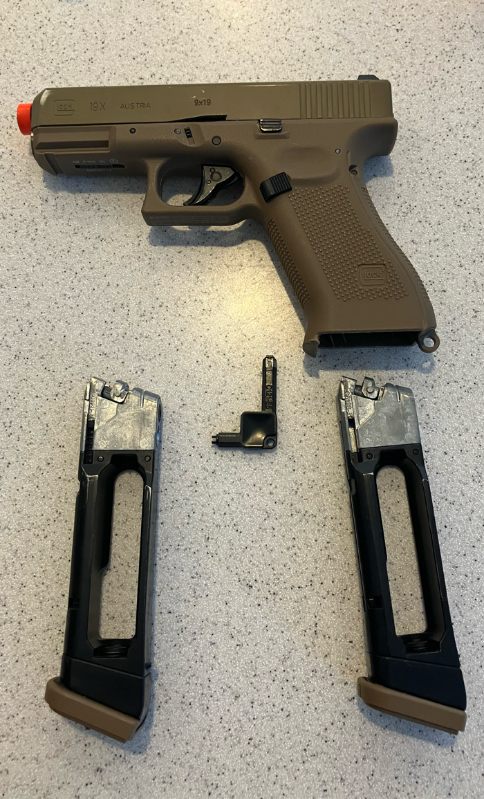 SOLD 2 Glock 19x magazines(with gun) | HopUp Airsoft
