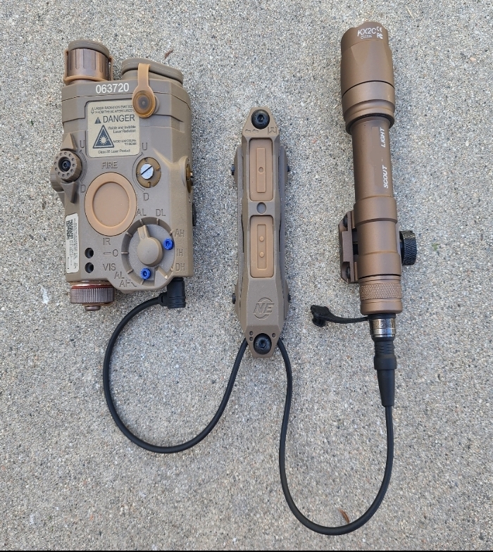 SOLD LA5 Basic Peq 15 Green Laser / Flashlight + M600c Style Light ...