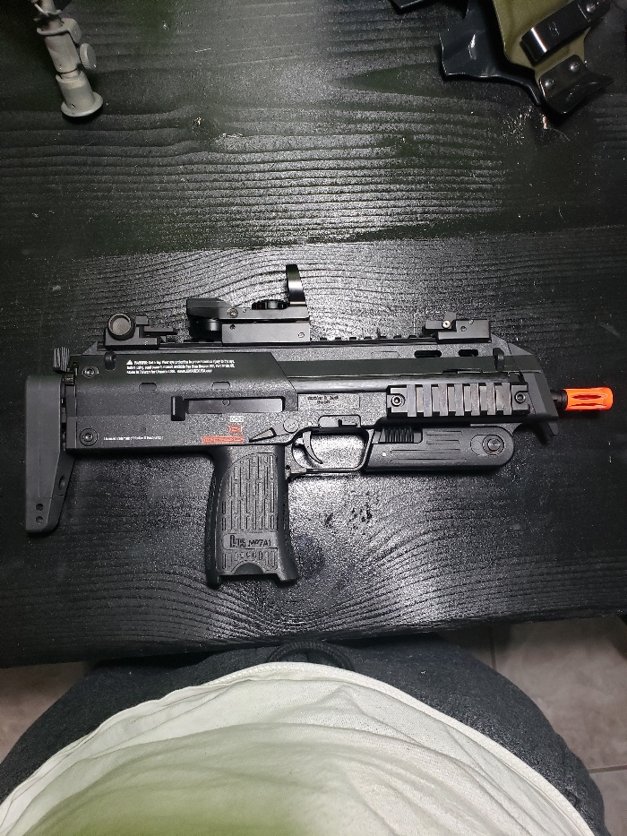 SOLD Elite force mp7 (needs work) with One green gas magazine and two ...