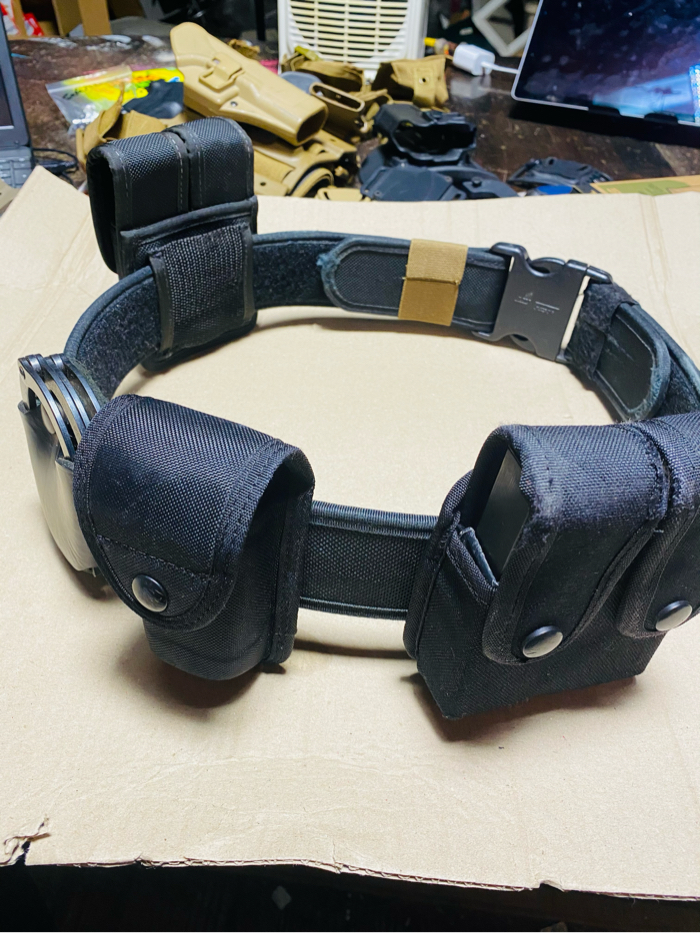 Actual police duty belt complete with handcuffs | HopUp Airsoft