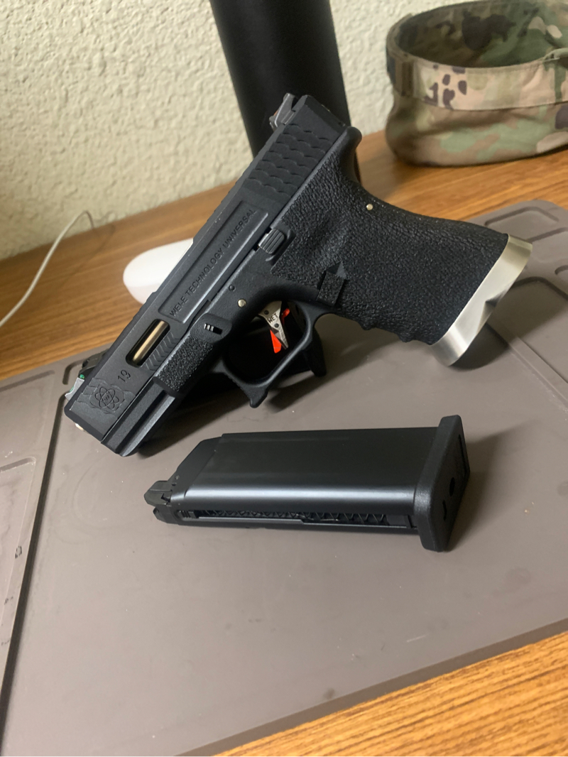 SOLD we tech g19 custom (silver barrel, black slide) | HopUp Airsoft